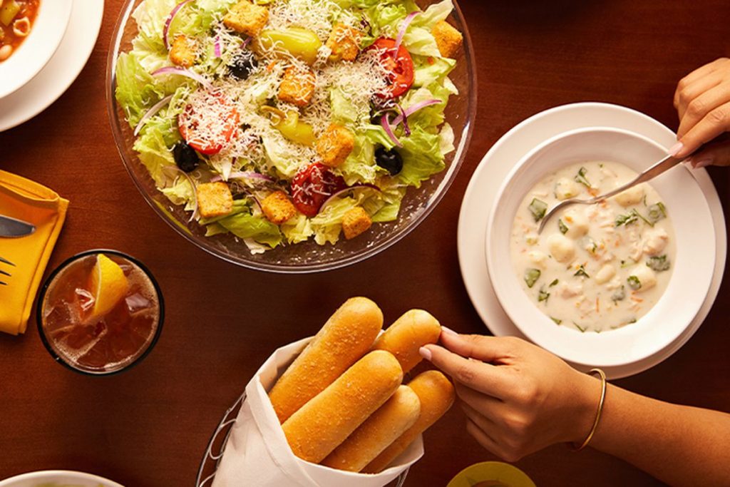 Fast Food Restaurants Open Christmas Day in 2021